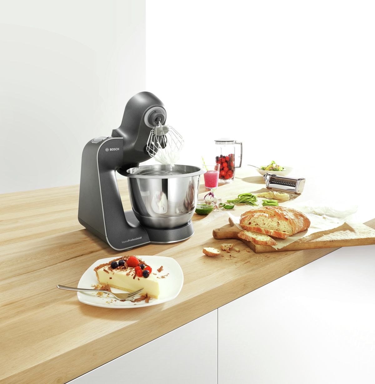 לא על המיקסר לבדו | מיקסר MUM5 של בוש מרים לכם את המטבח